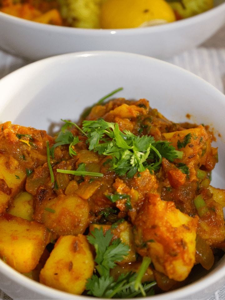 Aloo Dum Recipe (Easy Potato Curry)